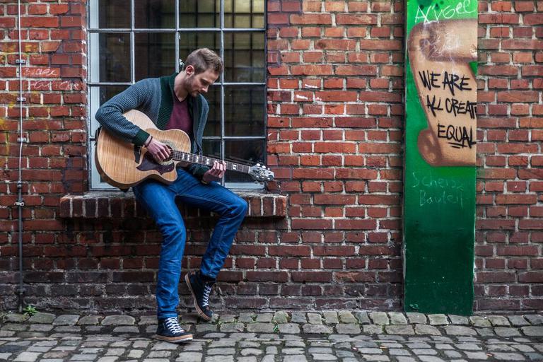 Book Aaron Rosenfelder for your event